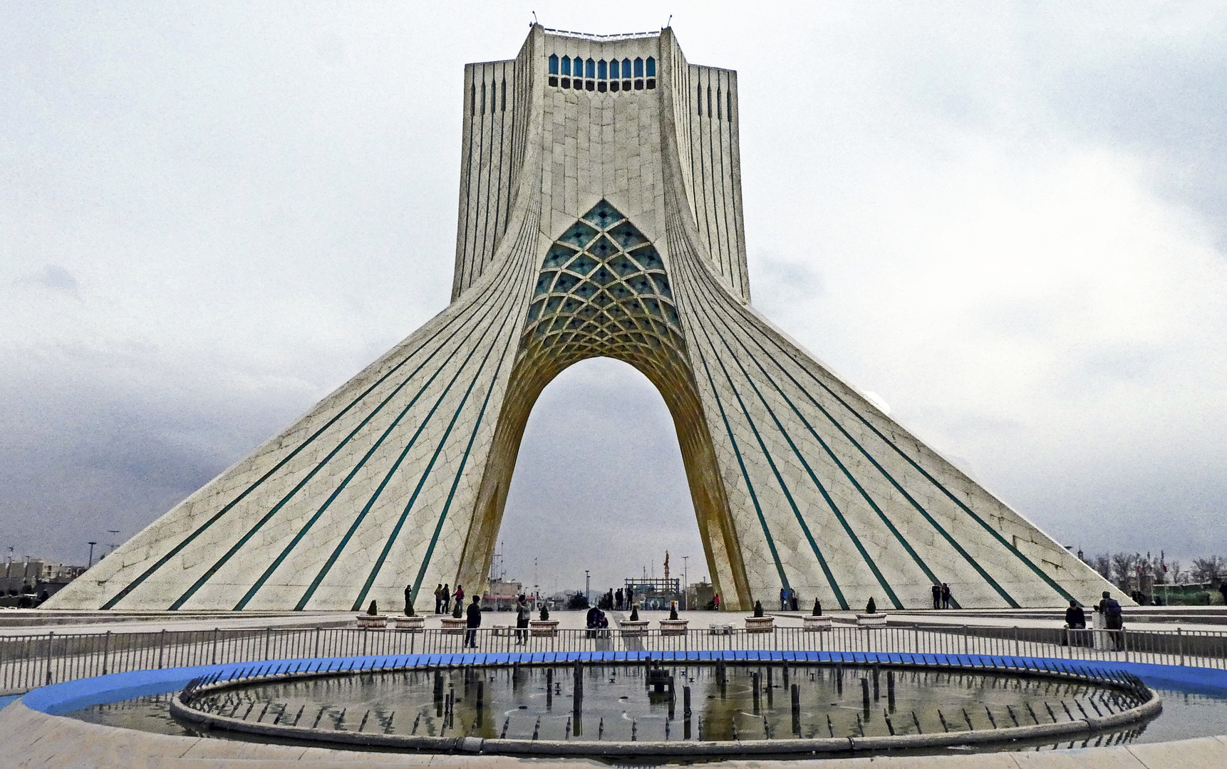 AZADI-TOWER - WAHRZEICHEN VON TEHERAN Foto & Bild | architektur, asia ...