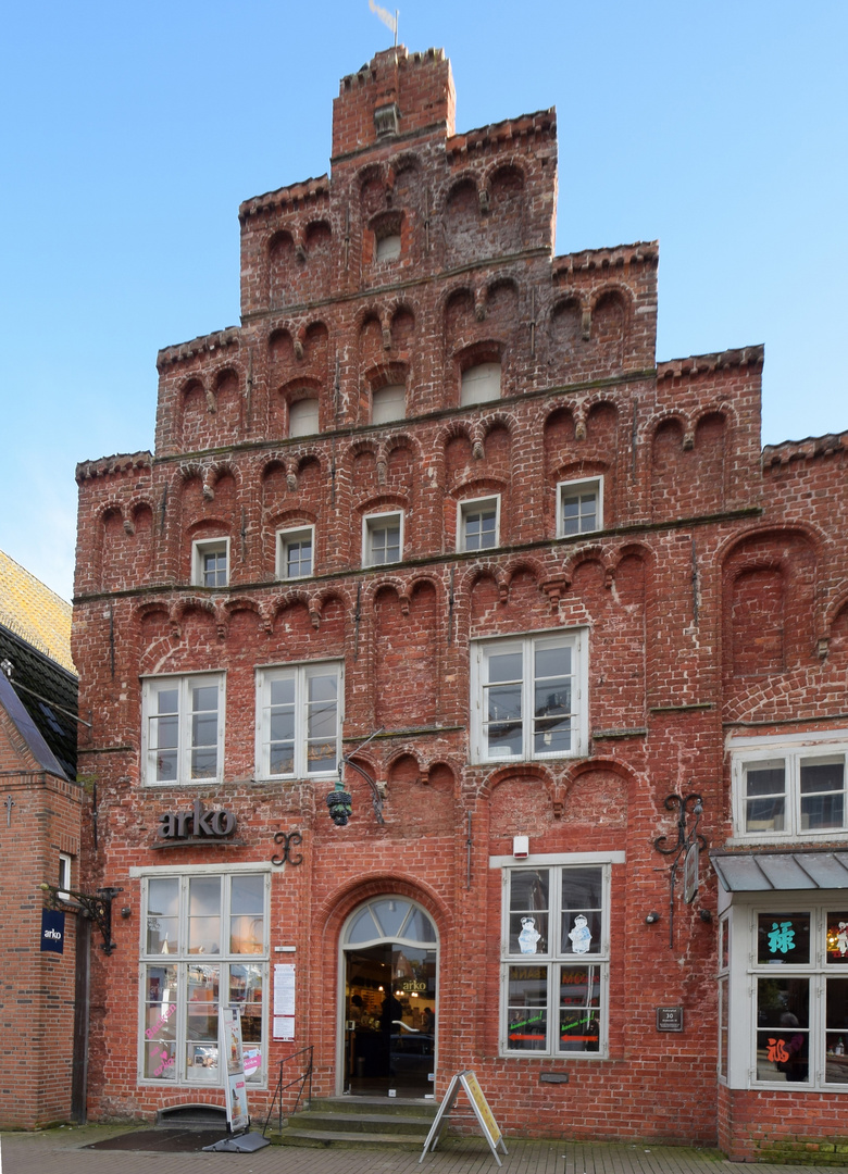 Backsteingotik in Husum Foto & Bild | historisch, architektur ...