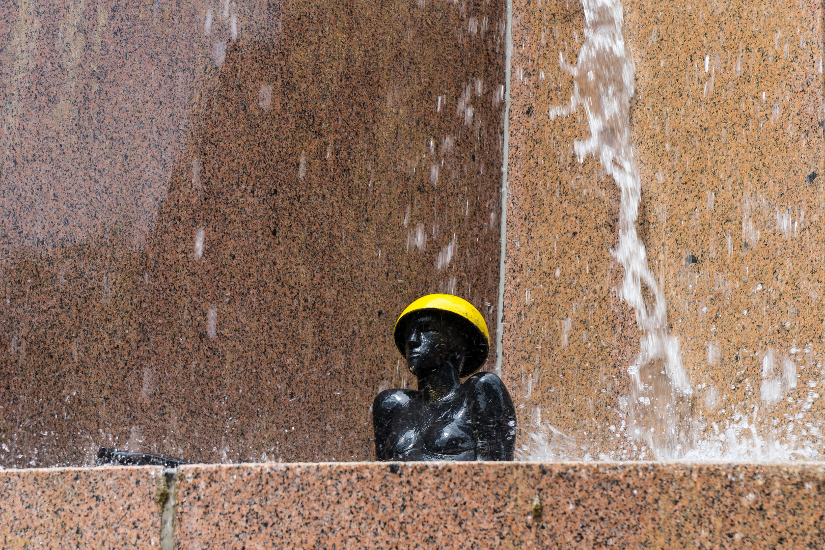 Badende mit Helm Foto & Bild | wasser, berlin, stadt Bilder auf ...