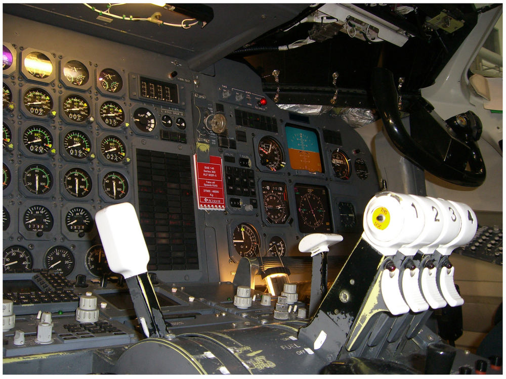 BAE 146-300 Cockpit Foto & Bild | luftfahrt, passagiermaschinen ...