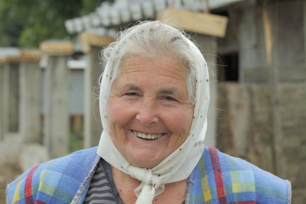 Bäuerin in der Maramuresregion Foto & Bild | erwachsene menschen ...