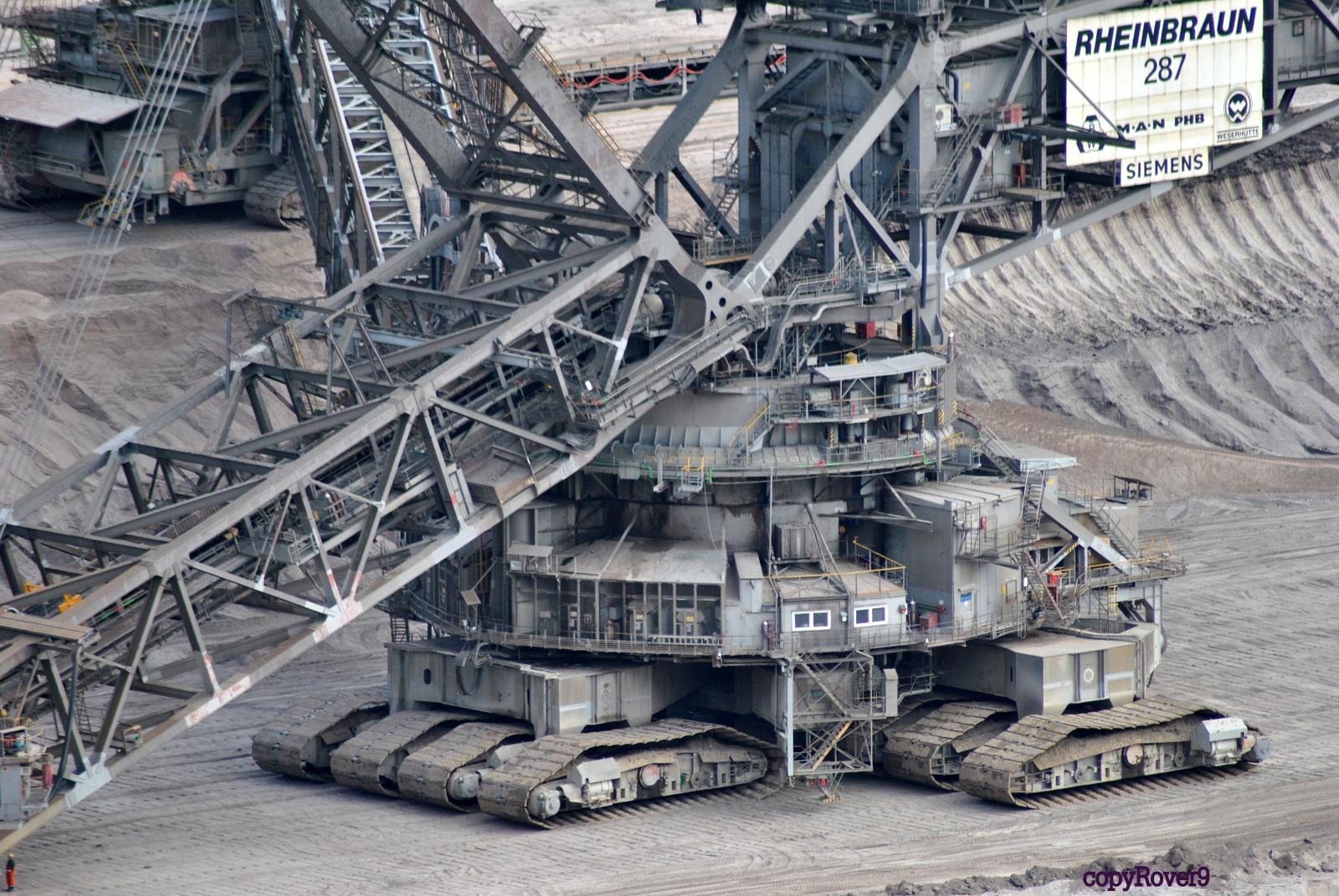 Baggerunterbau und Drehwerk - Strasse der Braunkohle 29 Foto & Bild ...