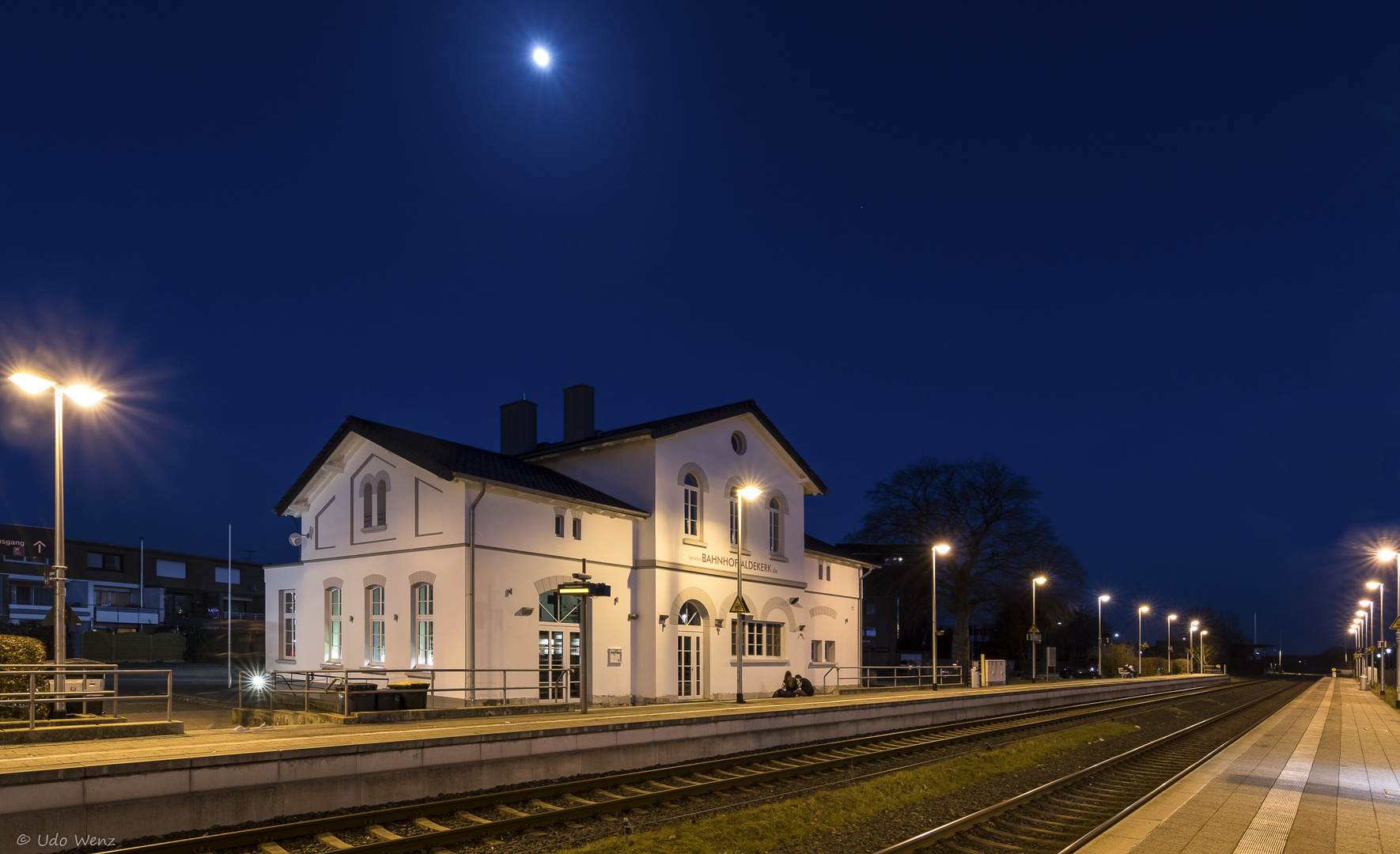 Bahnhof Aldekerk Foto & Bild | nacht, licht, himmel Bilder auf ...