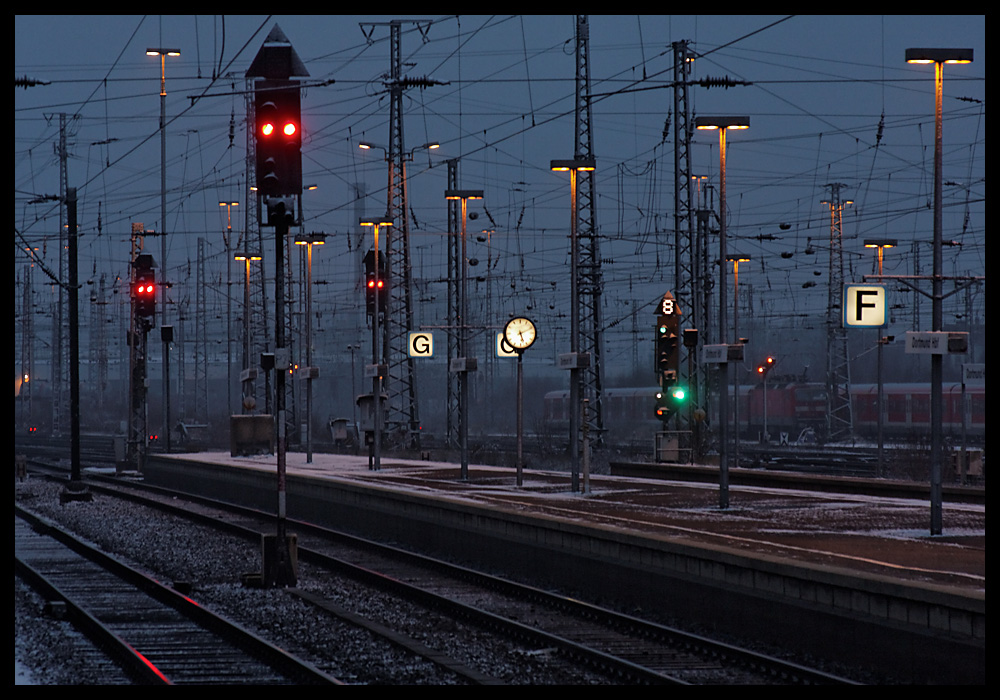 Bahnhof Dortmund - Signale; Leitungen und Schienen Foto & Bild ...