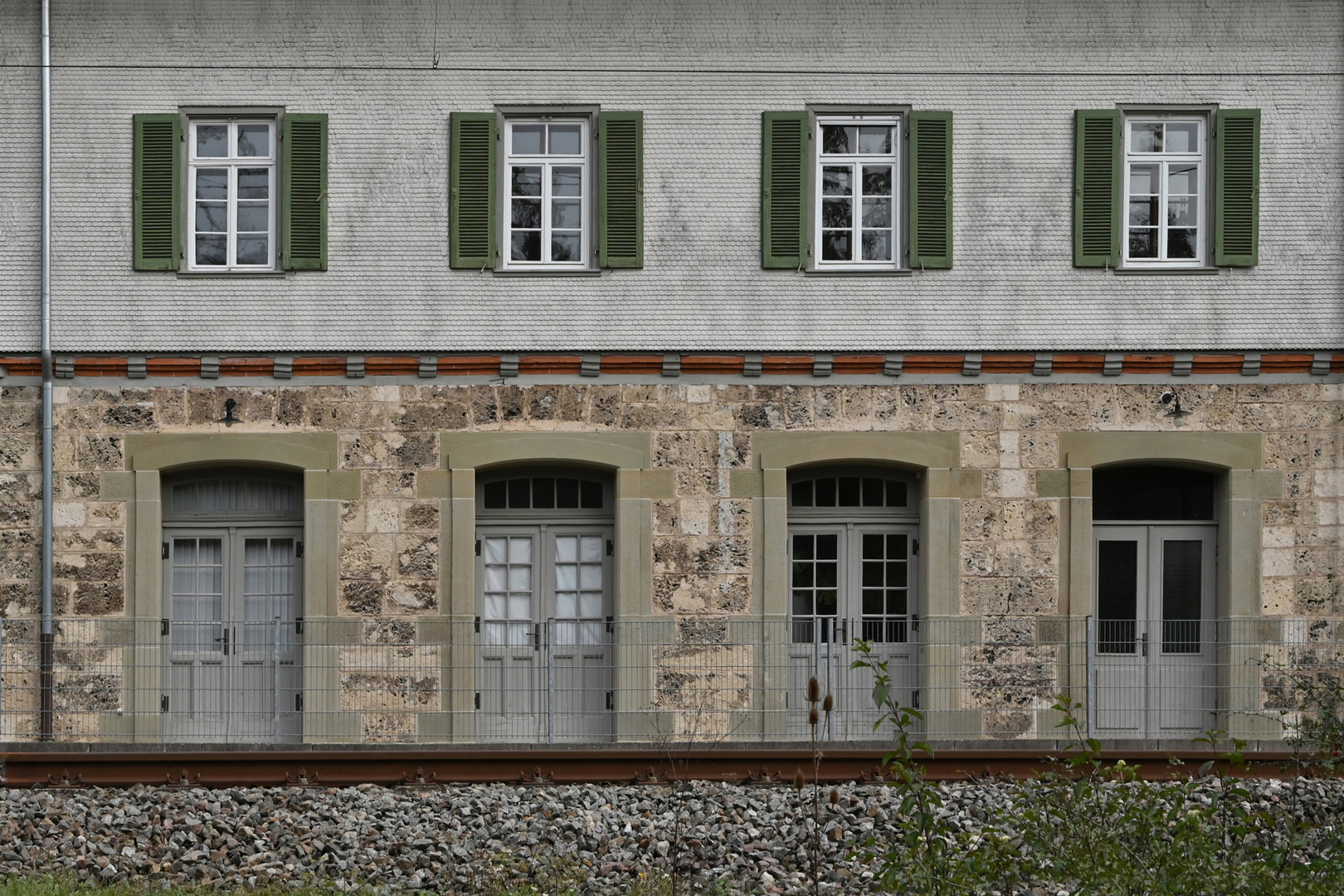 Bahnhof Trossingen Foto & Bild | farben, architektur, linien Bilder auf ...