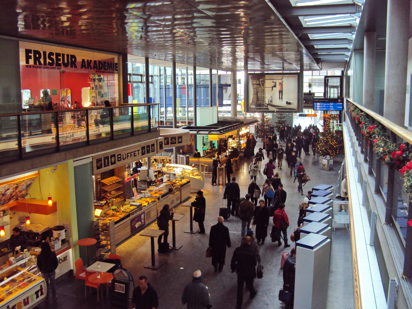 Bahnhofshalle Hbhf Freiburg, Blick nach Süden Foto & Bild | architektur ...