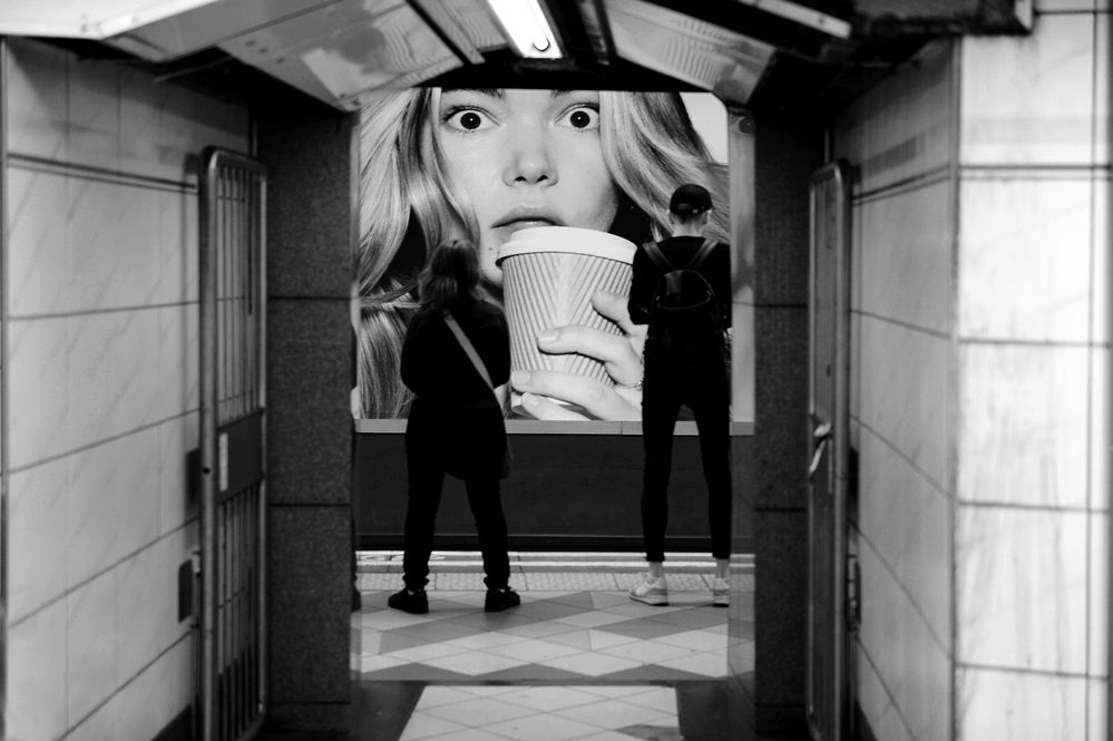 - Bahnsteig - Foto & Bild | erwachsene menschen, streetfotografie mit menschen, zwei menschen ...