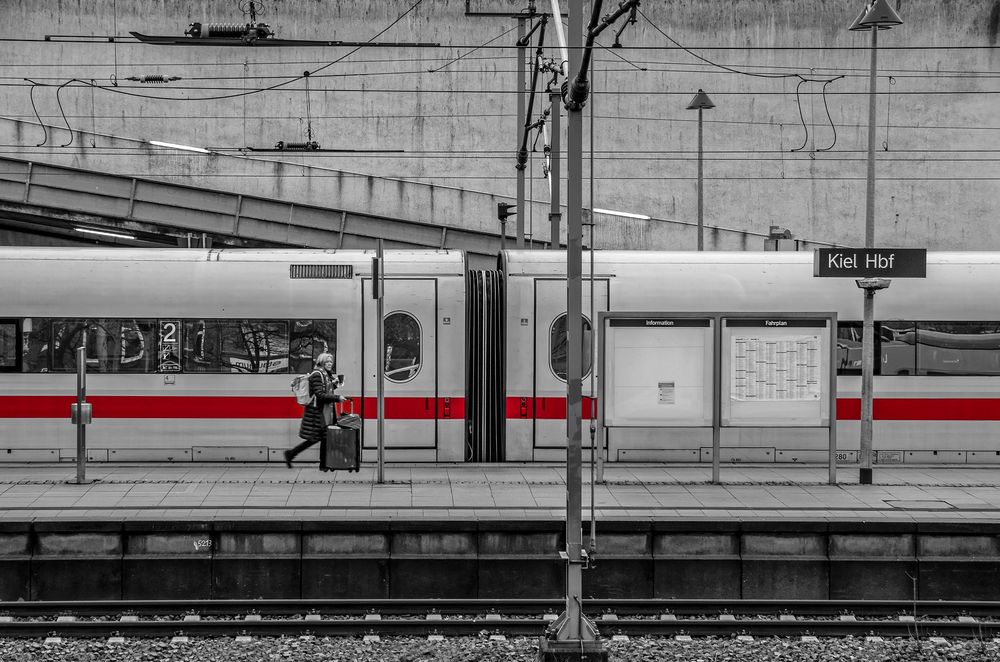 Bahnsteig Foto & Bild | city, dokumentation, bahnhof Bilder auf ...