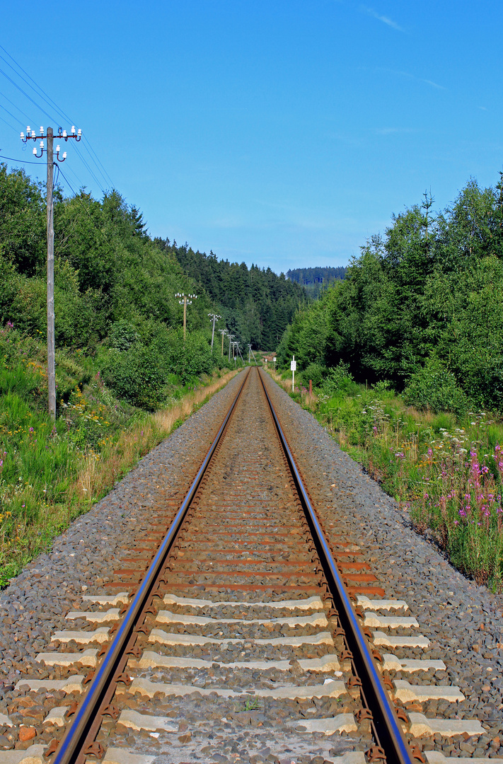 Bahnstrecke durch tolle Landschaft (Bahnstrecke von Siegen nach ...