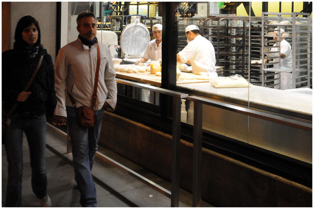 Bakerman is baking bread Foto & Bild | street, usa, dokumentation ...