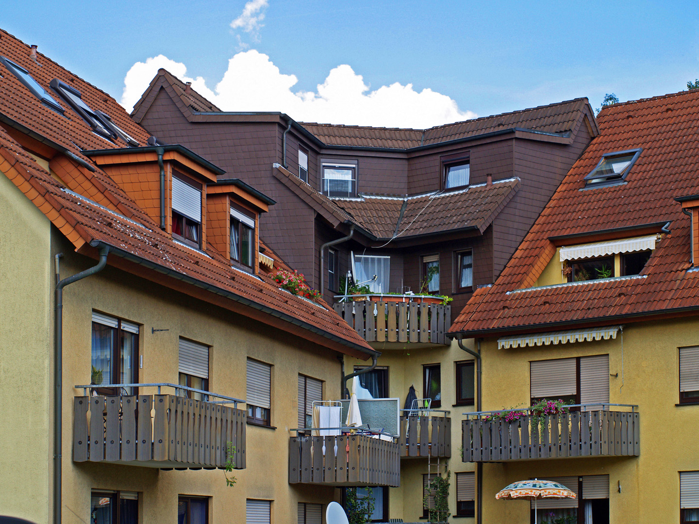 Balcons et mansardes -- Sinsheim -- Balkons und Mansarden photo et ...