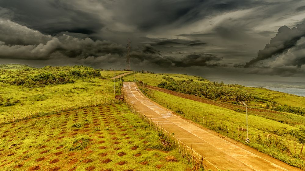 bald wird es regnen Foto & Bild | wolken, grün, himmel Bilder auf ...