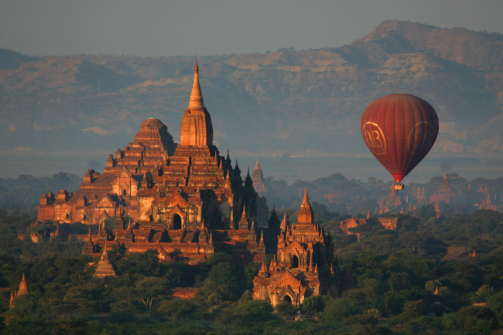 Balloon over Bagan Foto & Bild | architektur, asia, myanmar Bilder auf ...