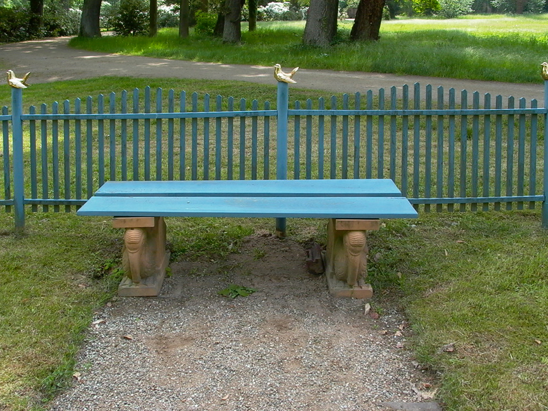 Bank im Park von Schloss Wolfsgarten Foto & Bild | fotos, sitzbank ...