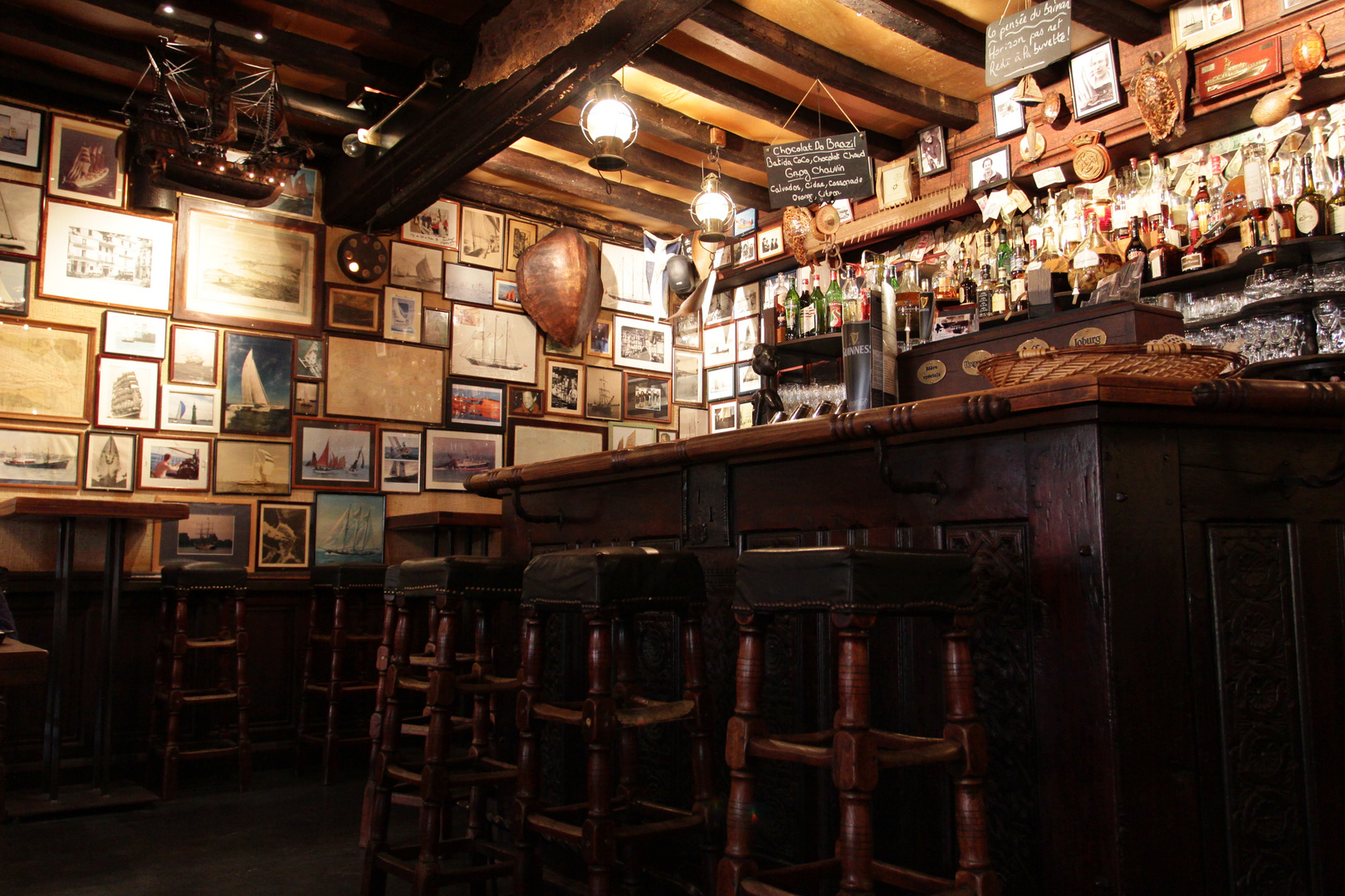 Bar de L'Univers, Saint Malo photo et image | architecture d'intérieur ...