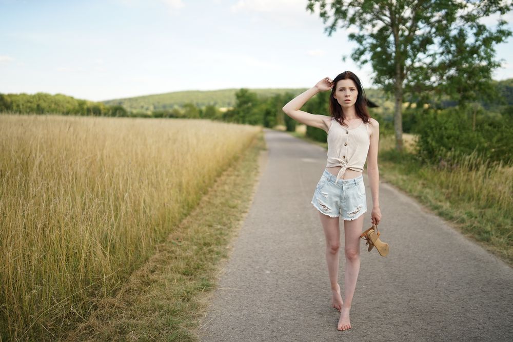 Barfuss im Sommer Foto & Bild | erwachsene menschen, streetfotografie mit menschen, portraits ...