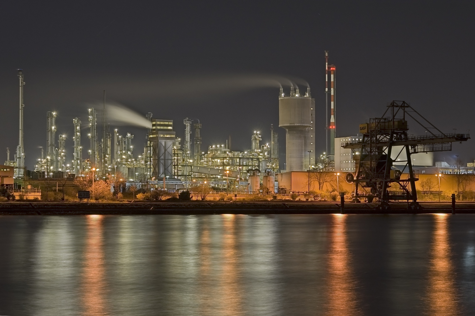 BASF Foto & Bild | industrie und technik, industrie nachts ...