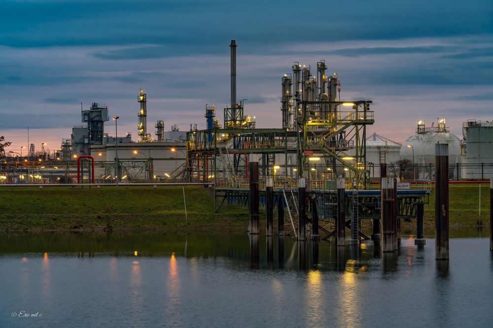 BASF - Ölhafen Mannheim Foto & Bild | industrie und technik, industrie- kultur, industrie nachts ...