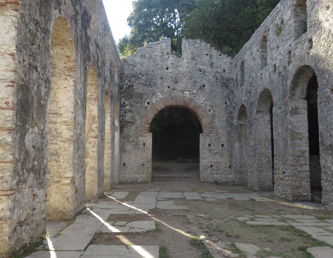 Basilika in Butrint Foto & Bild | architektur, europe, balkans Bilder ...