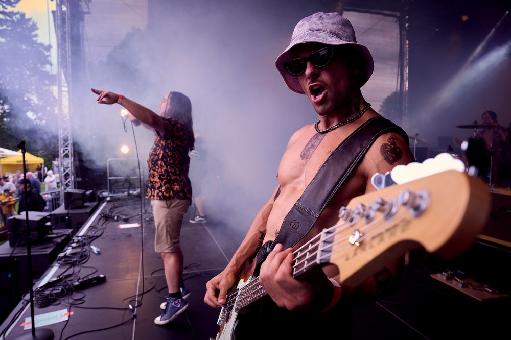 Bassist der Band Rambo Ramon Foto & Bild | szene, rockmusik, konzert ...