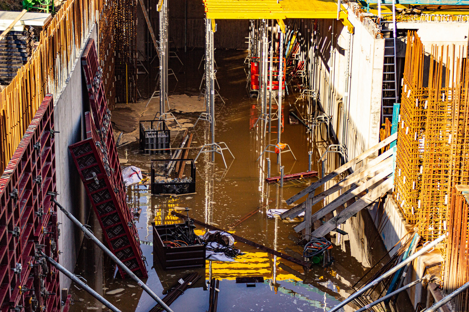 Baugruben-Durchblick ... Foto & Bild | spezial, architektur, baustelle ...