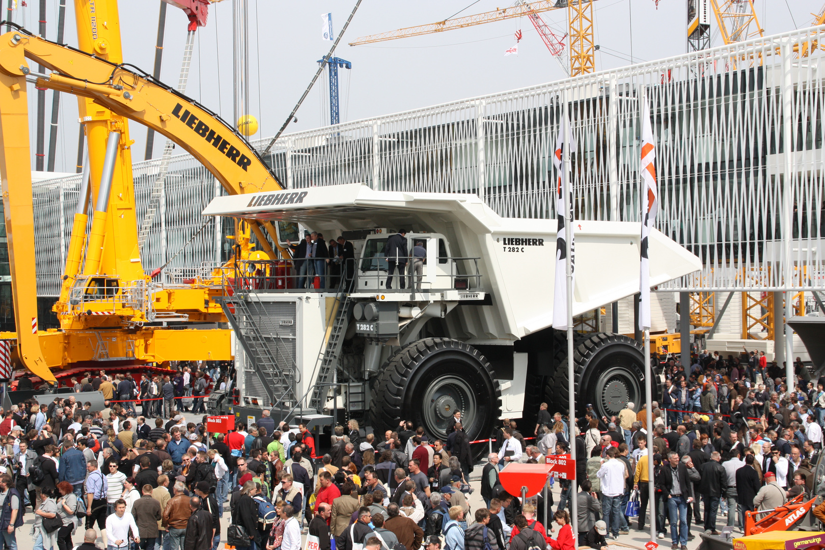 Bauma 2010 Liebherr T 282 C Foto & Bild | baumaschinen, verkehr ...