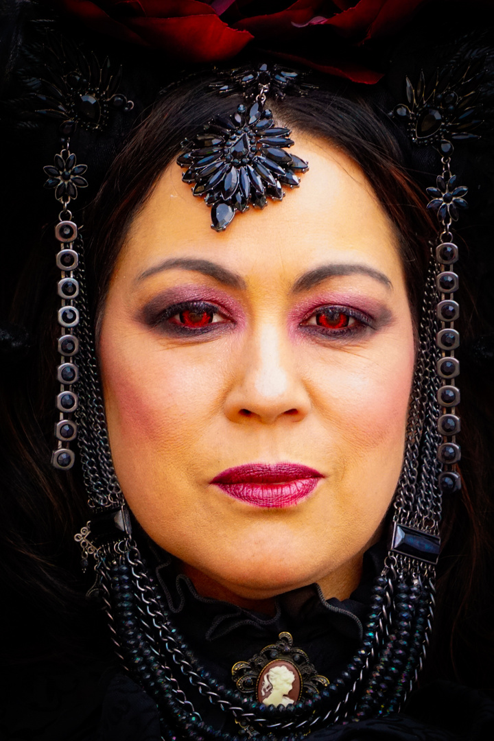 Beautiful gothic lady Foto & Bild | people, street, spezial Bilder auf ...