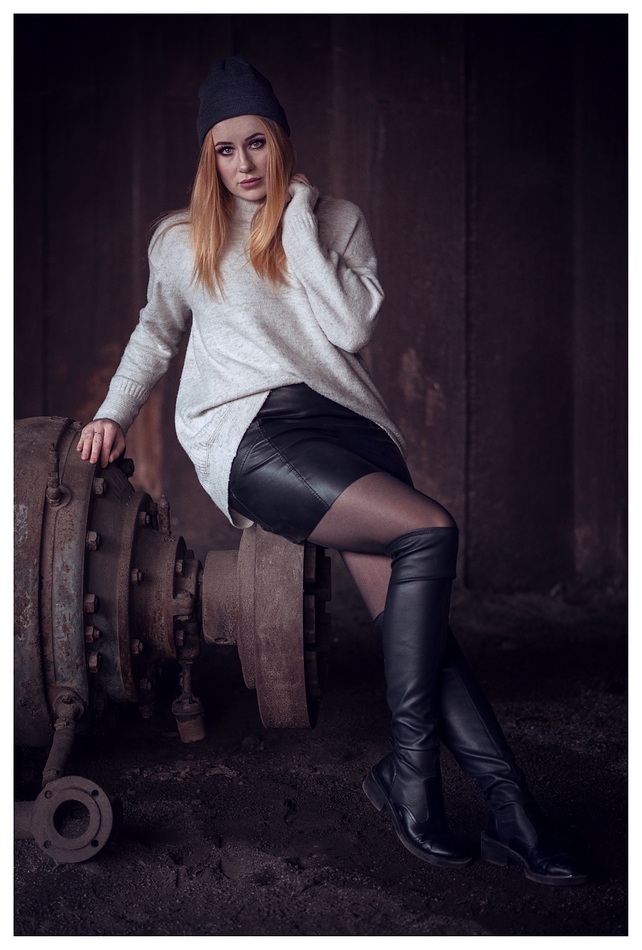 Beauty in Boots Foto & Bild | outdoor, portrait, fashion Bilder auf ...