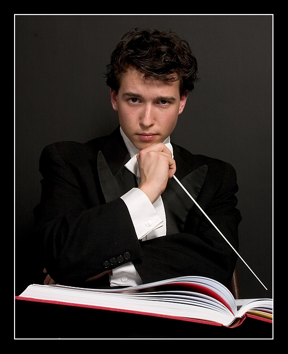 bedenkend (Portraits eines jungen Dirigenten) Foto & Bild | portrait ...