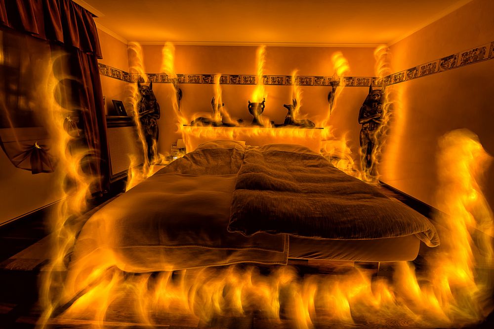 Beds are Burning "Puffing" Foto & Bild | fotokunst, licht und feuer ...