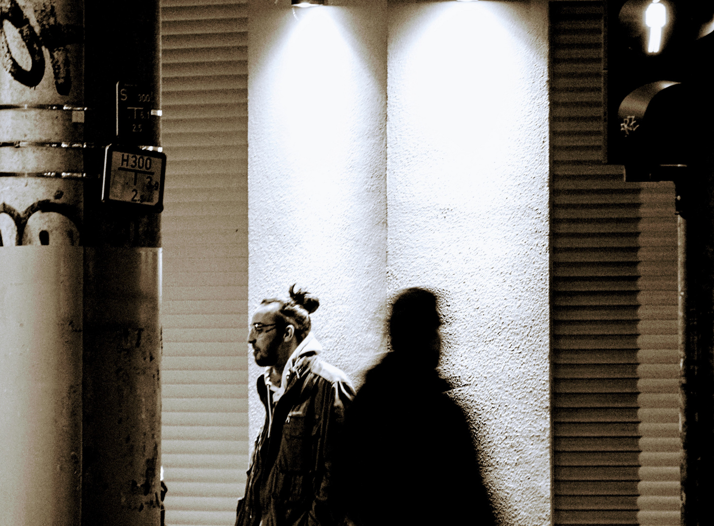 Begegnung Foto & Bild | streetfotografie mit menschen, monochrom, bearbeitungs - techniken ...