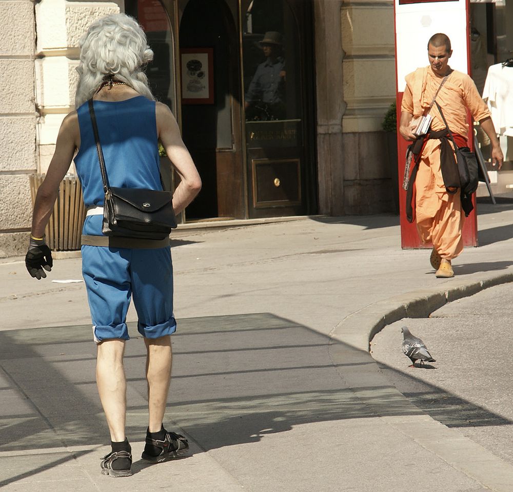 Begegnung der besonderen Art Foto & Bild | erwachsene, alltagsereignisse, menschen in der ...