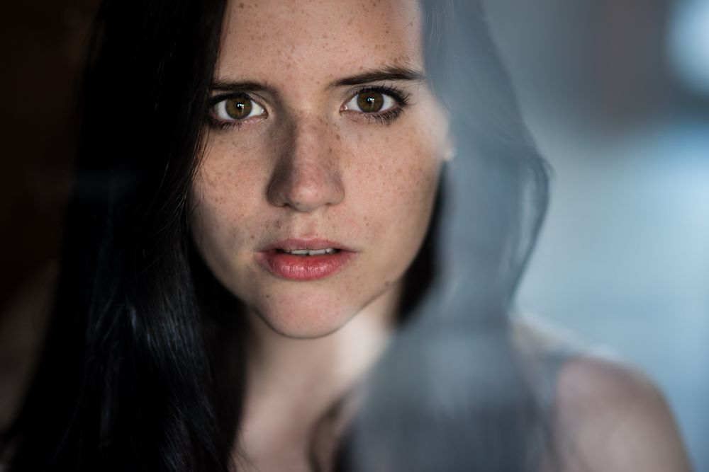 BEHIND THE WINDOW Foto & Bild | fenster, portrait, augen Bilder auf ...