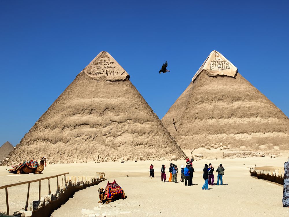 Bei den Pyramiden Foto & Bild | ki - montagen, composings, spezial Bilder auf fotocommunity