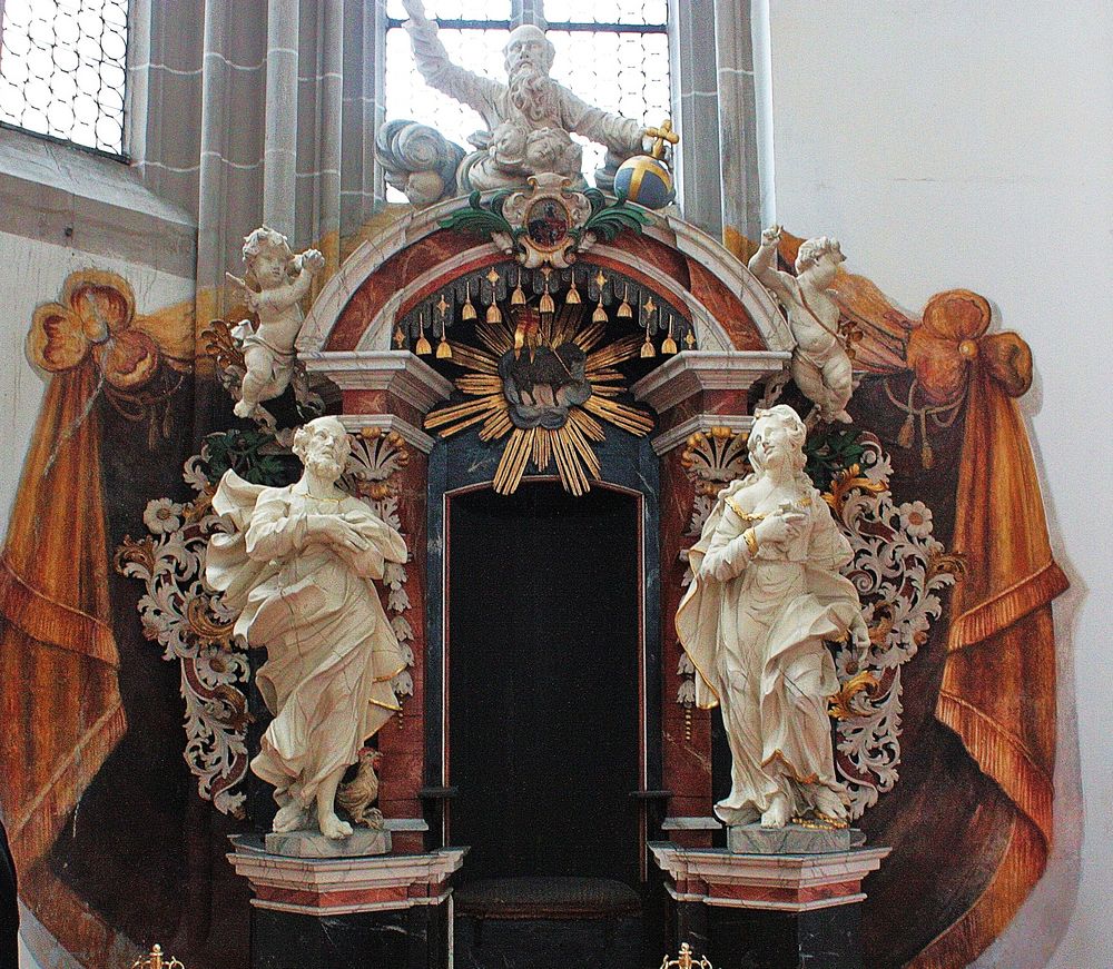 Beichtstuhl in der evangelisch lutherischen Pfarrkirche St.Peter und ...
