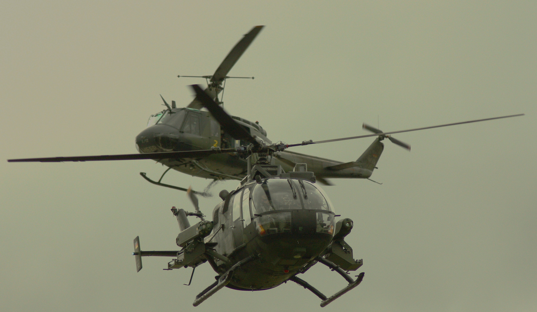 Bell UH-1D und BO-105 Foto & Bild | luftfahrt, militärfliegerei ...
