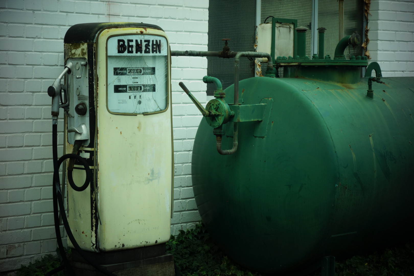 Benzin oder Diesel? Foto & Bild | industrie und technik, industrie ...