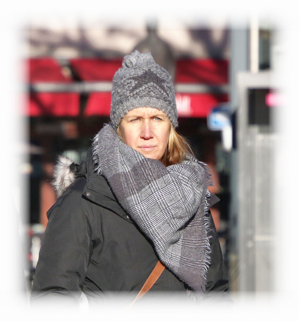 Beobachtung. Foto & Bild | erwachsene menschen, portrait, streetfotografie mit menschen Bilder ...