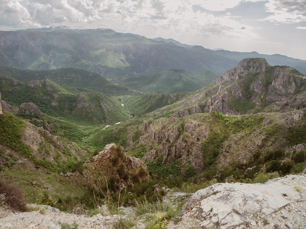 Berg und Tal Foto & Bild | europe, balkans, landschaft Bilder auf ...