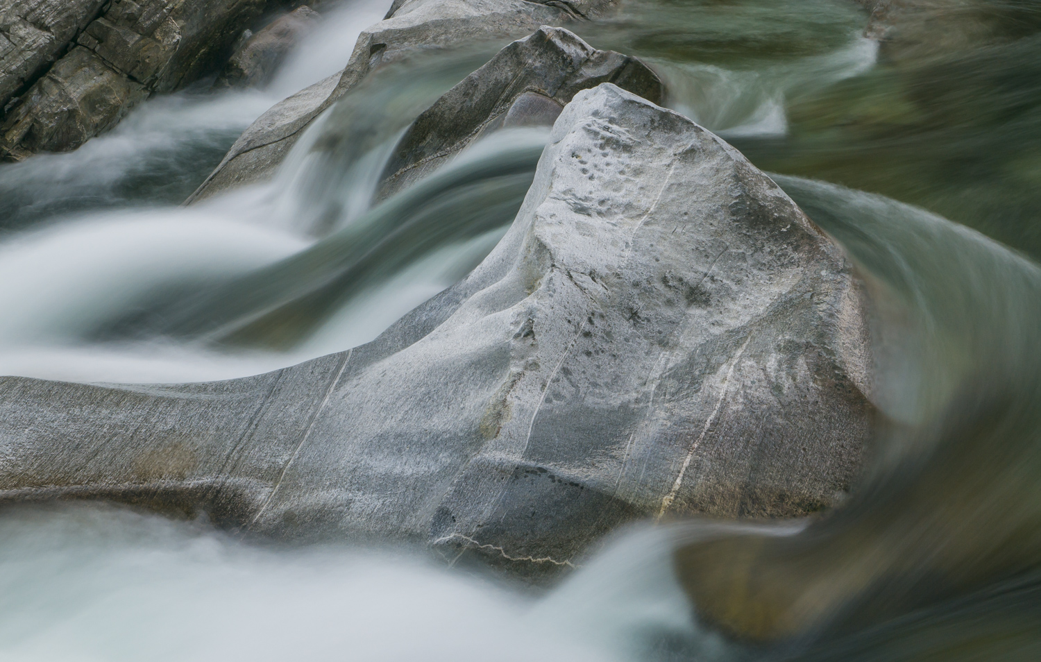 Berge im Bach Foto & Bild | langzeit, bach, fels Bilder auf fotocommunity