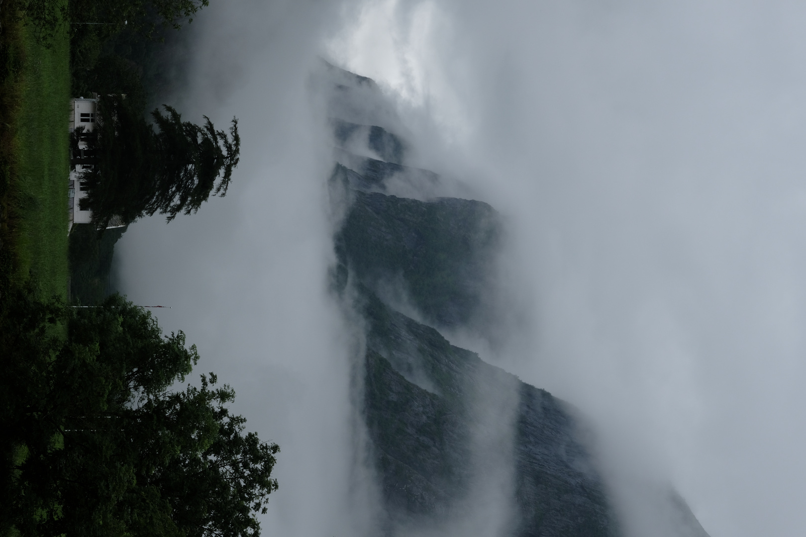Berge im Nebel Foto & Bild | landschaft, berge, nebel Bilder auf ...