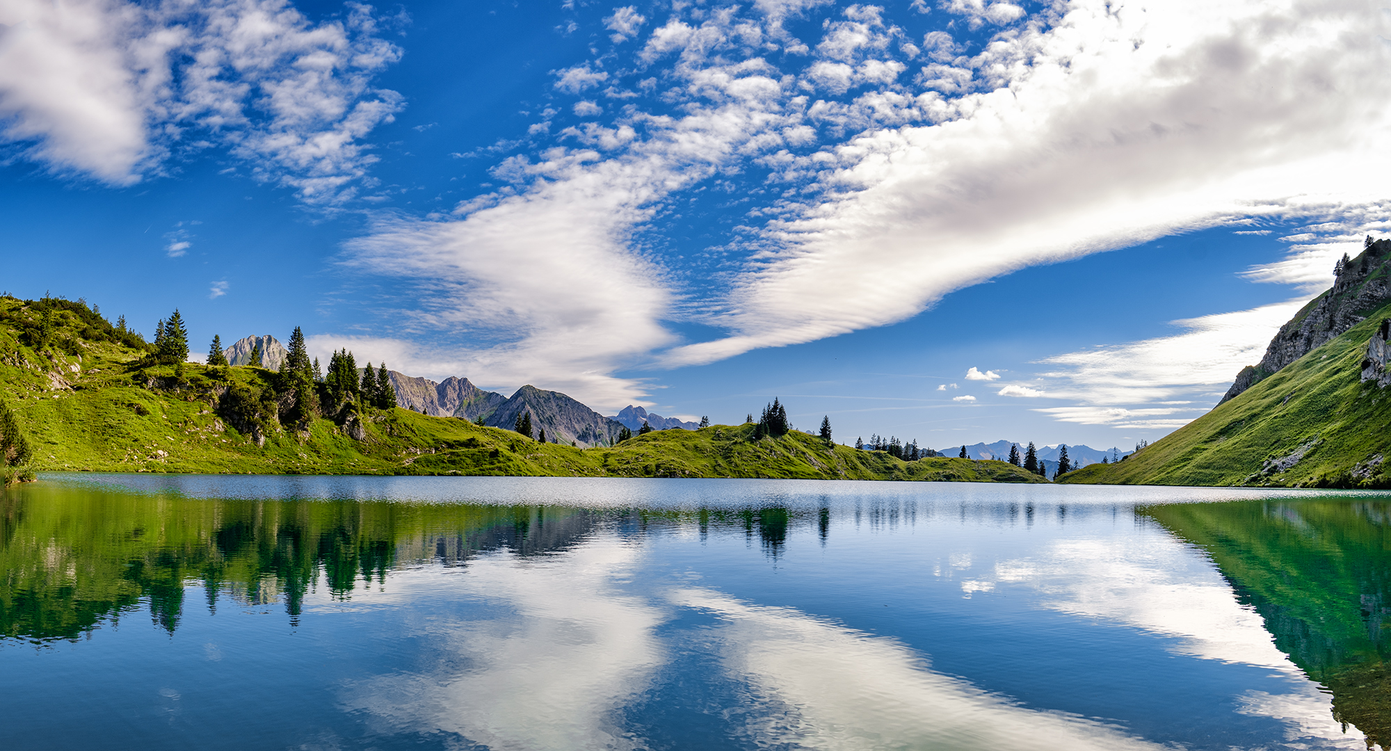 Bergsee mit Wasserspiegelung Foto & Bild | outdoor, natur, landschaft ...