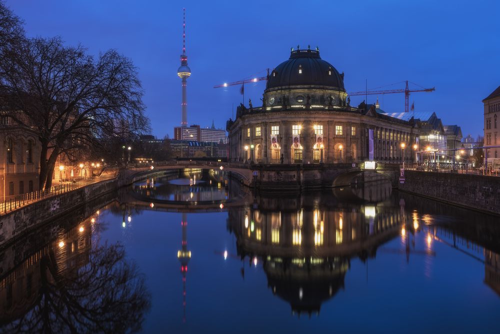 Berlin - Bodemuseum zur blauen Stunde Foto & Bild | deutschland, europe ...