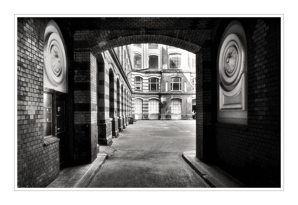 Berlin - Hinterhof / Backyard Foto & Bild | architektur, motive Bilder ...