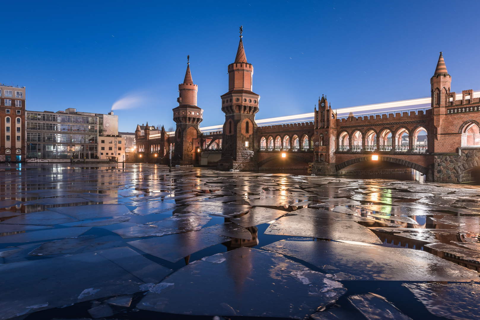 Berlin - Oberbaumbrücke am Stil Foto & Bild | deutschland, europe ...
