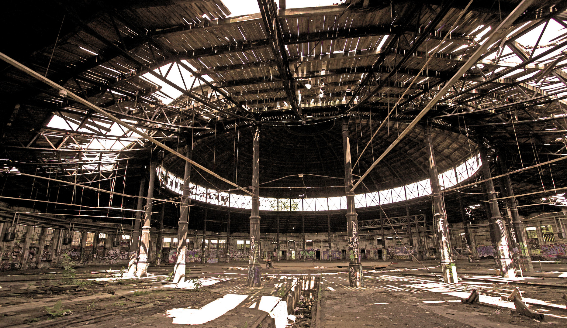 Berlin - Ringlokschuppen Pankow-Heinersdorf I Foto & Bild | stillleben ...