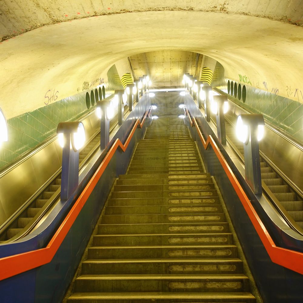 Berlin U9 Schloßstr. unten Foto & Bild | architektur, deutschland ...