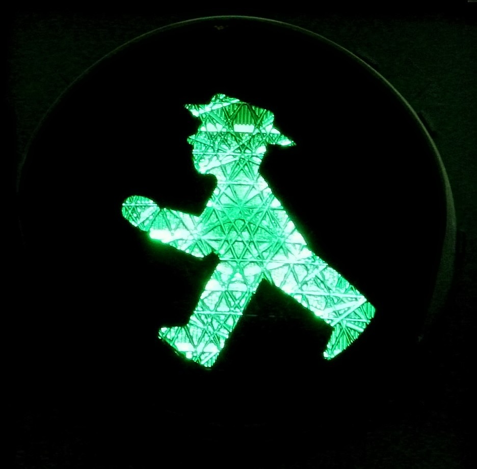Berliner Ampelmännchen grün Foto & Bild | deutschland, europe, berlin ...
