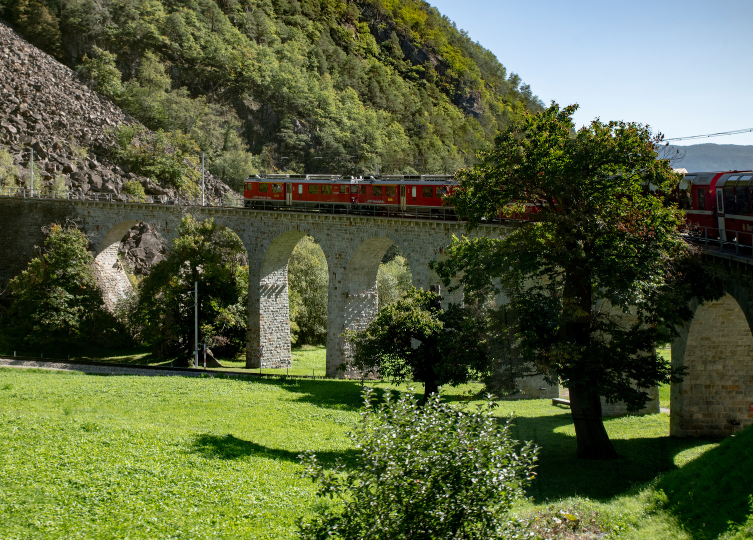 Bernina Express - Auf dem Weg zum Pass Foto & Bild | europe, schweiz & liechtenstein, züge ...