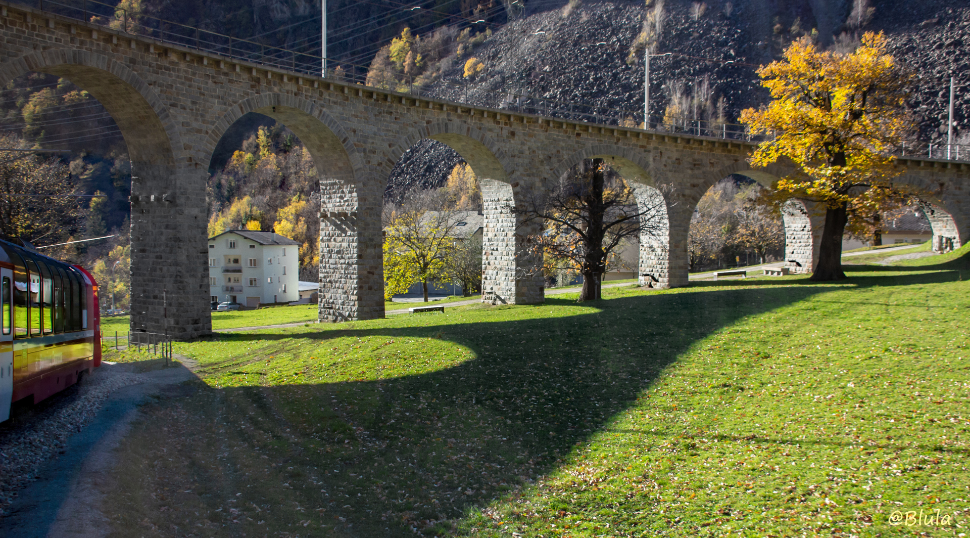 Bernina-Express, Ausfahrt Kreisviadukt von Brusio Foto & Bild ...